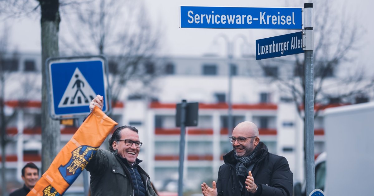 Im NassauViertel fährt man jetzt durch den Serviceware-Kreisel ...